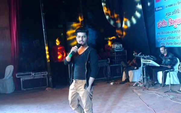 Vineet Singh - The talented Bollywood Singer | Otayo.com